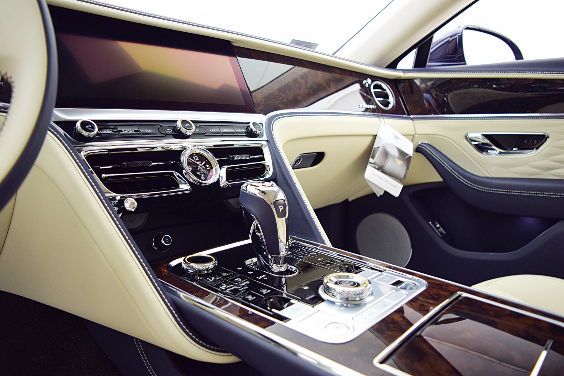New 2024 Bentley Flying Spur Azure V8 For Sale ($273,655) | Bentley ...