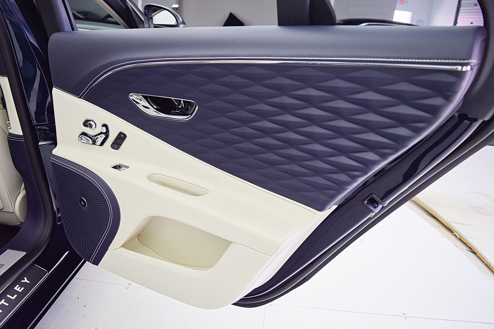 New 2024 Bentley Flying Spur Azure V8 For Sale ($273,655) | Bentley ...