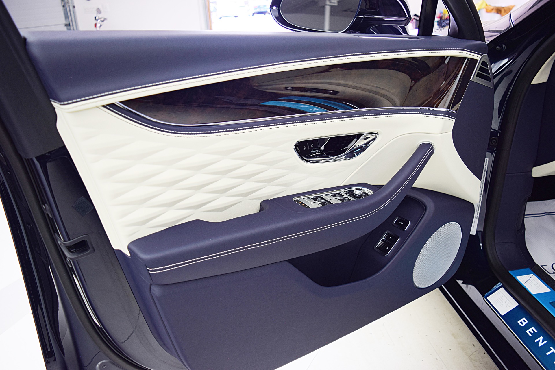 New 2024 Bentley Flying Spur Azure V8 For Sale ($273,655) | Bentley ...